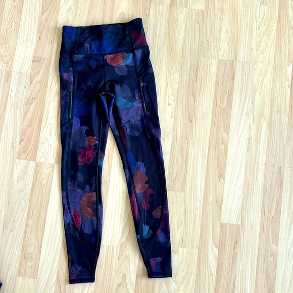 Athleta | Pants & Jumpsuits | Athleta Rainier Printed Tights Size Xs ...